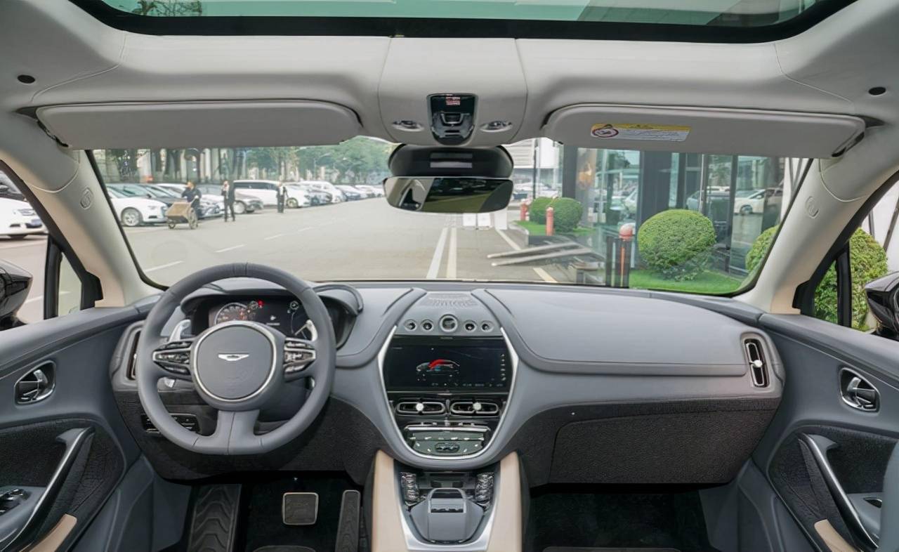 顶级SUV又一“新贵”，配4.0TV8引擎，DBX跑车造型，230W供不应求_搜狐汽车_搜狐网