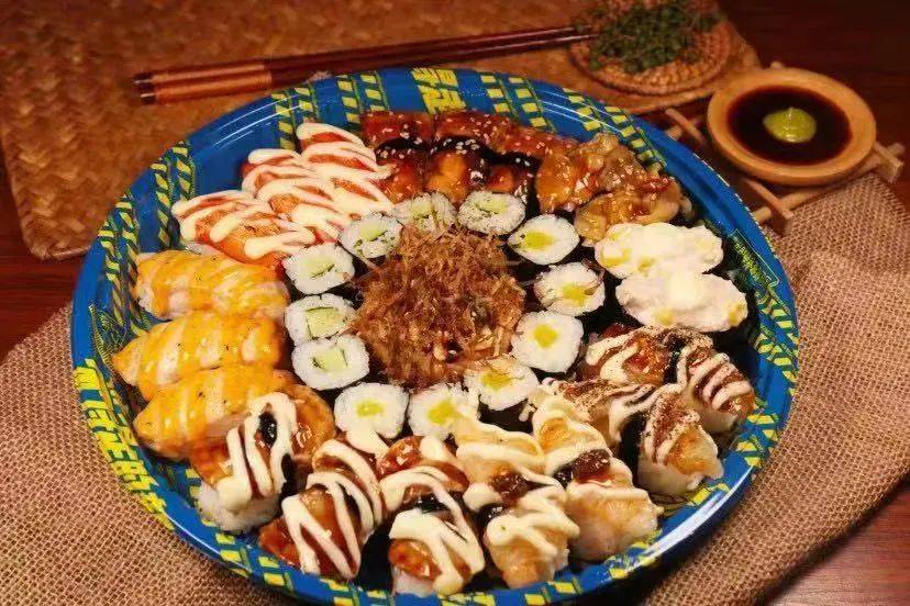 【苍井外带寿司·三店通用】仅69.9元享门市价216元的寿司套餐~麻辣鲜蛤军舰，黑椒花胶寿司，花椒花胶寿司···_美味