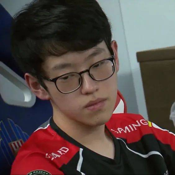 EDG比赛上演“心酸一幕”！与RNG决战之前，Scout直言真的好想赢_魔咒
