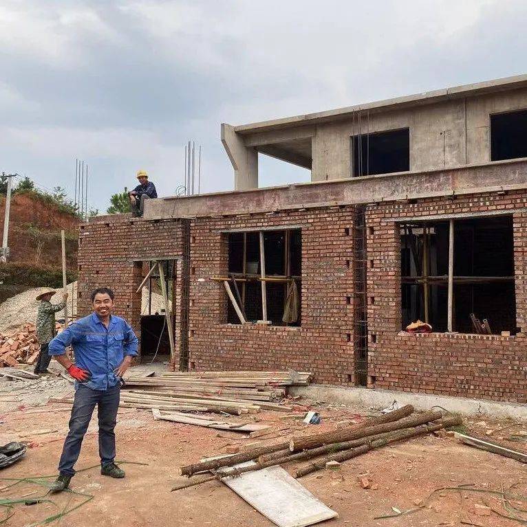 平江一村民非法侵占林地建房，依法强制拆除！三阳乡