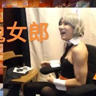 “肌肉版兔女郎”火了，伞皇兑现Cos的Flag，EDG首播大乱斗水友赛_edg