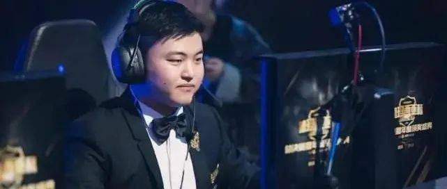 “可以叫我IG.UZI和BLG.UZI”，UZI直言不配叫RNG.UZI_直播