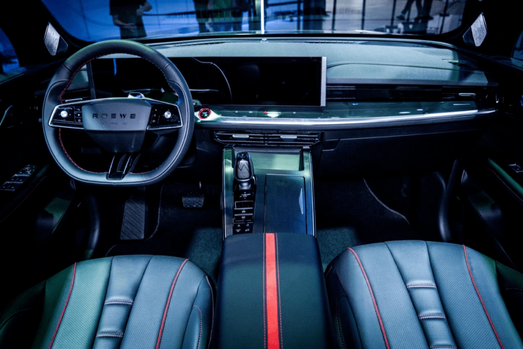 国民神车交锋，全新荣威RX5 MAX与第三代哈弗H6，谁胜一筹？_搜狐汽车_搜狐网