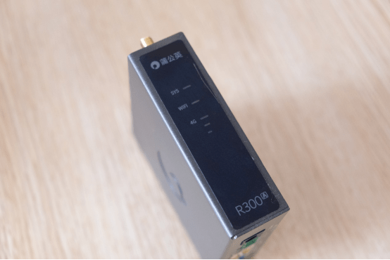 地下车位装监控，蒲公英R300A工业4G路由器帮了大忙_Wi-Fi_摄像头_天线