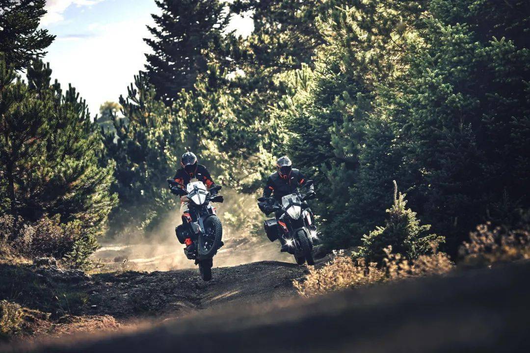 KTM 2022 款 250、390 Adenture 探险车 户外特写_搜狐汽车_搜狐网