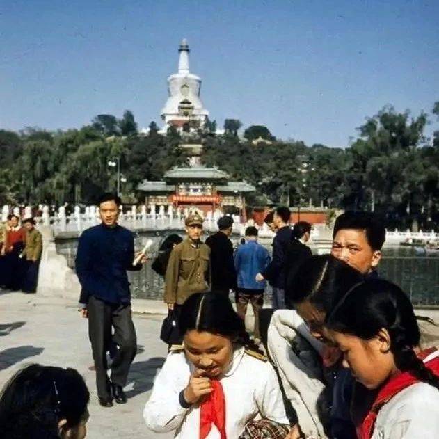 珍贵照片，上世纪60年代的北京_东四_城楼_北路口