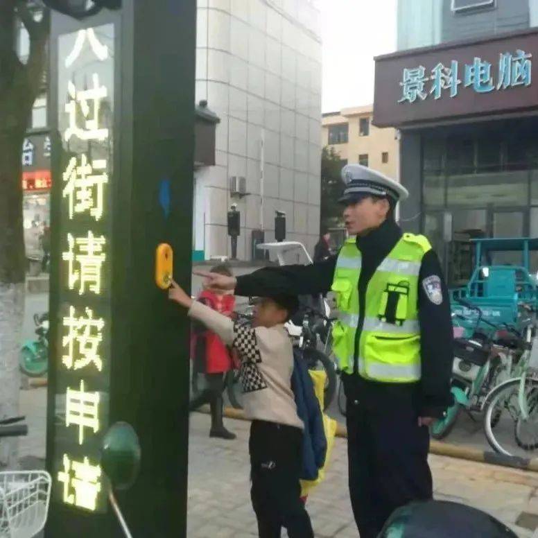 想过马路?请按键!景德镇这个地方有了按键申请式人行过街红绿灯!浮梁信号灯保障