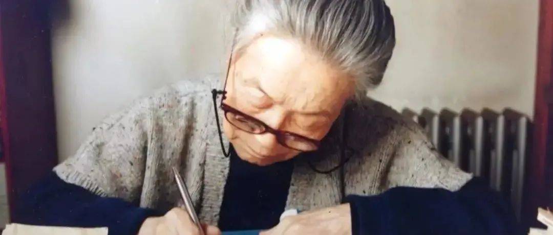 杨绛先生:人生最好的活法,一半在藏,一半在露简介中外历史经济学