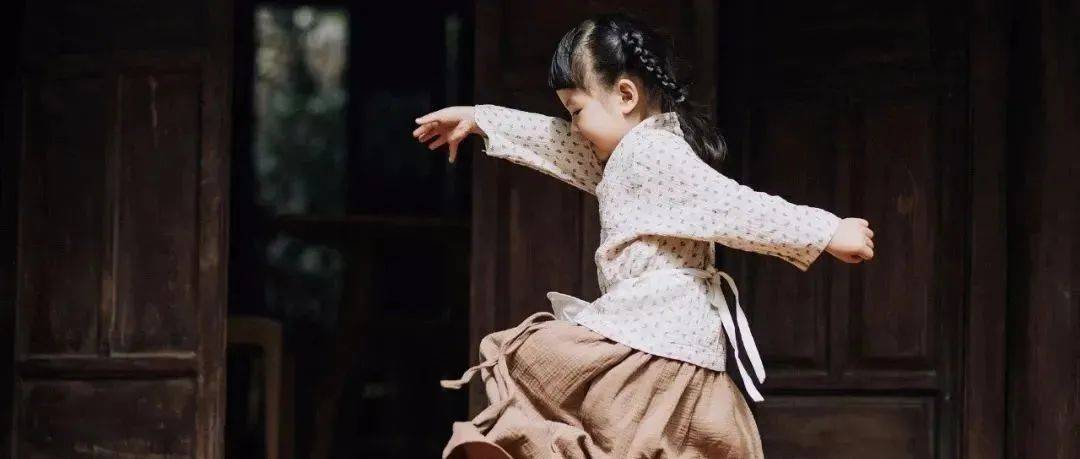 爸爸姓 操”，不愿女儿跟自己姓，爷爷随口取名全家人赞不绝口孩子姓氏名字