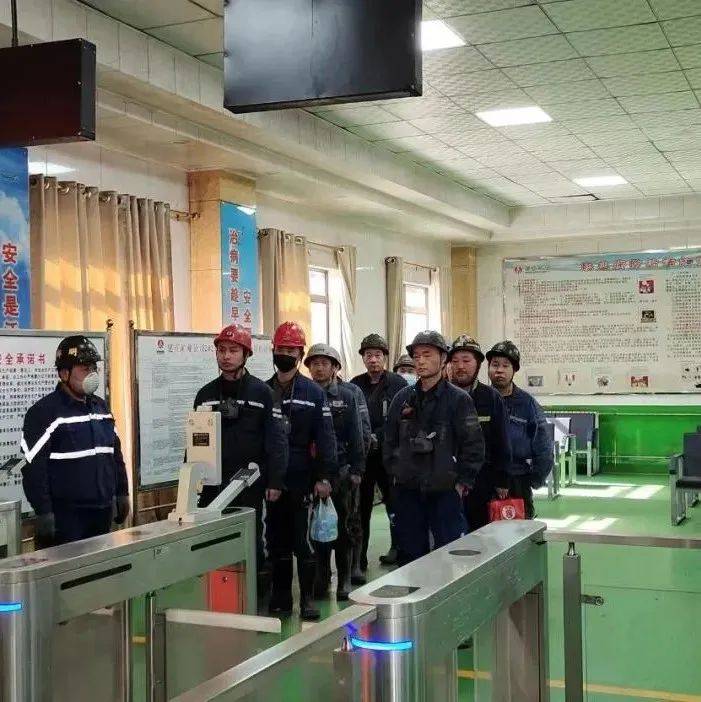 抓实班组现场风险隐患安全确认，筑牢安全防线进行公司作业 9690