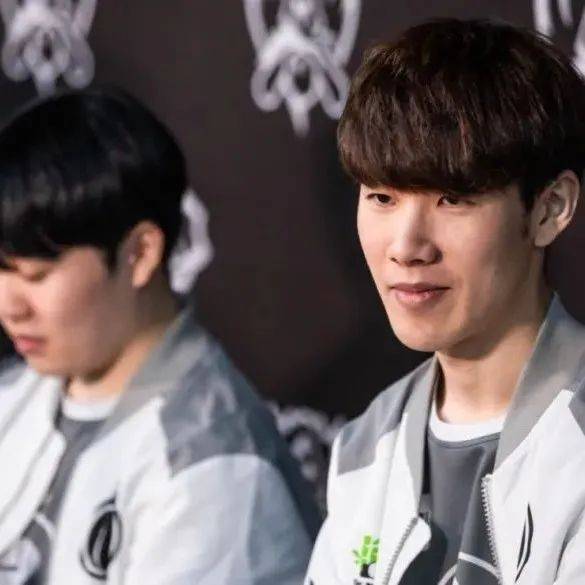 TheShy和Rookie全部击败EDG！V5一战封神登顶LPL，EDG被打成人机_比赛_战队_圣枪