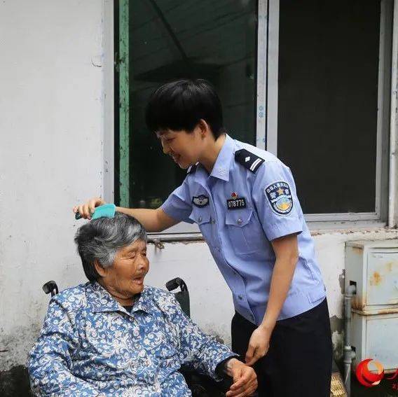 上门办理身份证 井陉民警暖人心_老人_户籍_孙庄