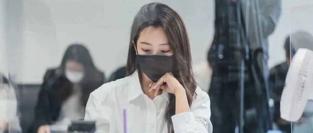 韩国第一美人”嫁豪门生1女就复出了？但这身材也太好了吧骨盆变形因为