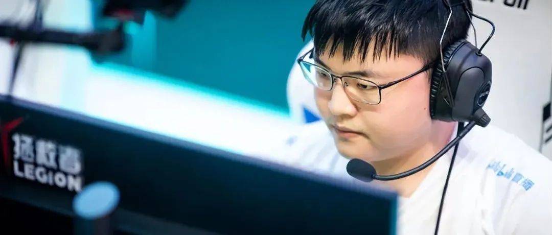 WE“腿哥”957直播辟谣：网传Uzi去别的队是“37k纯假”_队伍_网友_其他