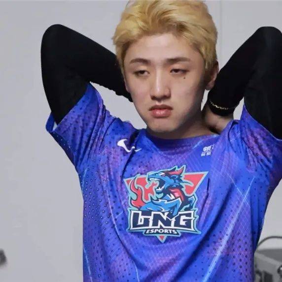 smlz不服老重回赛场，乌兹的话却让人心酸：随便找个20岁ad都比我强_选手_试训_冷少