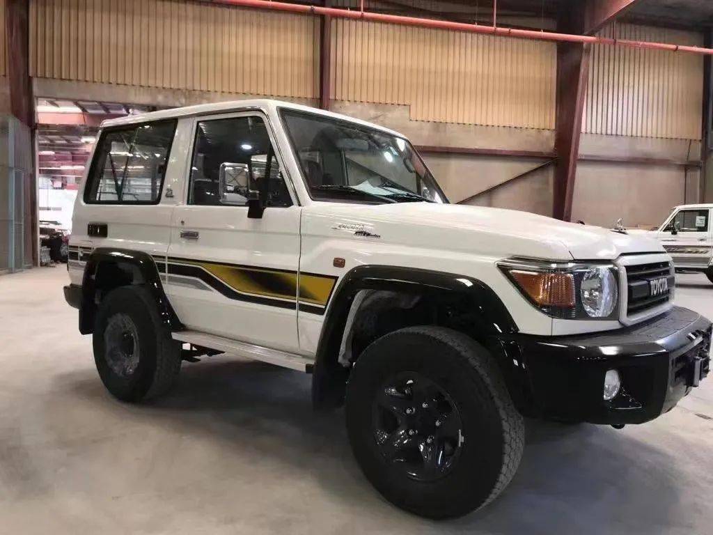 丰田LC71 70周年 国内现车，沙漠黄&白色 全球限量220台，汽油 4.0 国六B 数量不多，定金留车，有想法的来撩_搜狐汽车_搜狐网