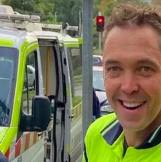 澳孕妇去医院途中生子，好心砍树工变助产士_Aldous_Fogel_先驱