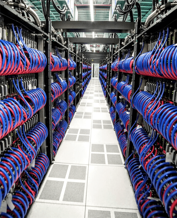 AMD世界最强超算揭秘：64核CPU仅2GHz频率、100%液冷_处理器_散热_Trento