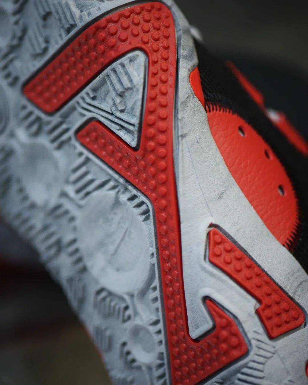 SOAR 限量发售｜NIKE PG 6 EP “BLACK/UNIVERSITY RED”_手机搜狐网