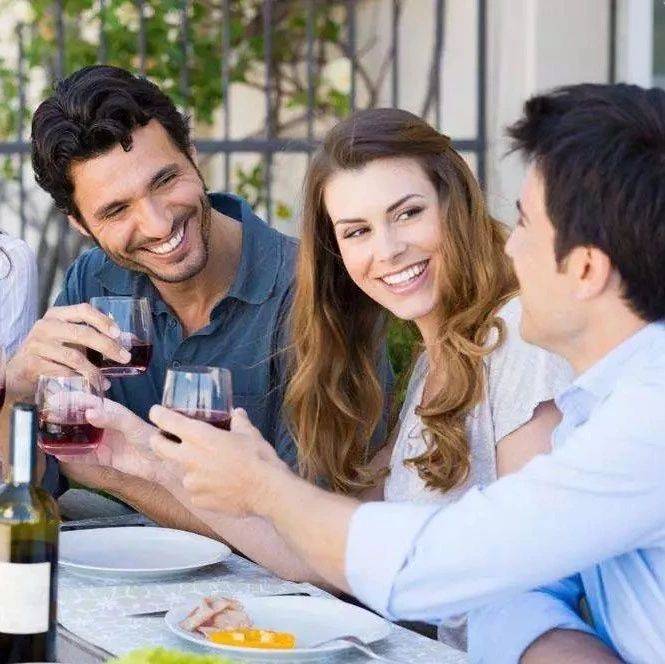 英语口语每天一句：Dinner is on me._句子_语调_音频