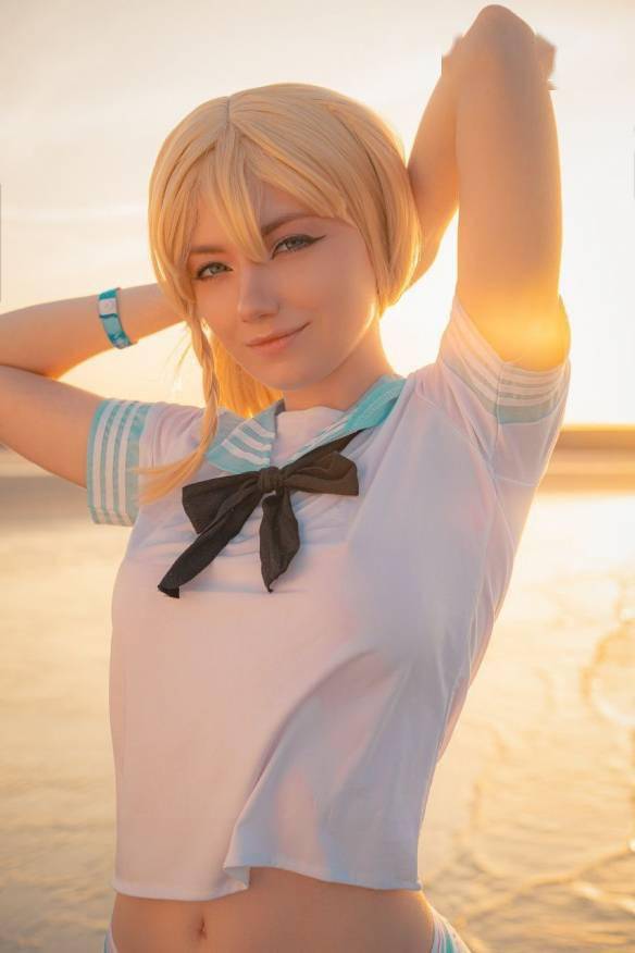 白俄小姐姐COS《海贼王》娜美：纤腰美腿！天候棒绝技_CarryKey_来自_海迷