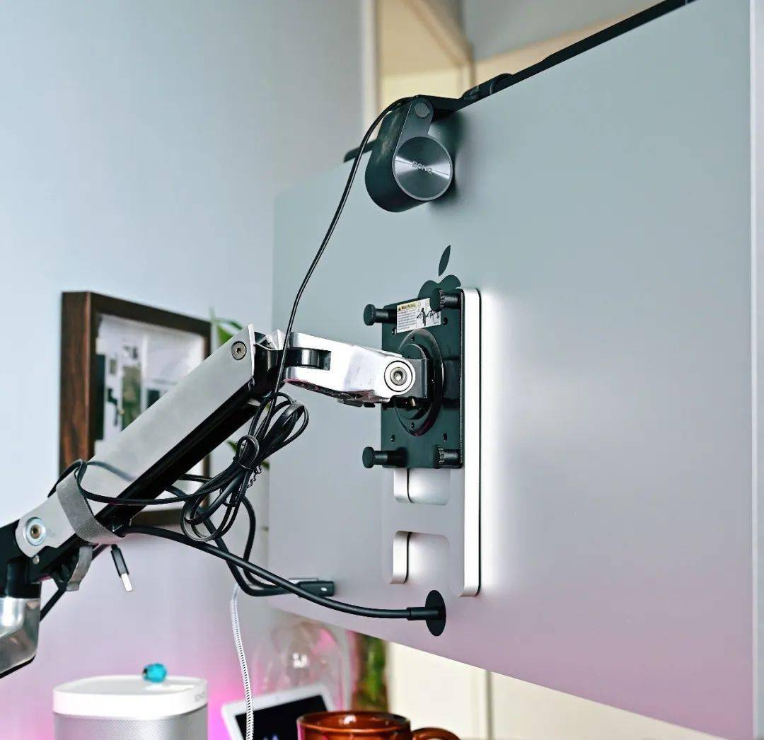 Studio Display VESA支架版开箱，一架昂贵的玻璃茶几_苹果_Dell_显示