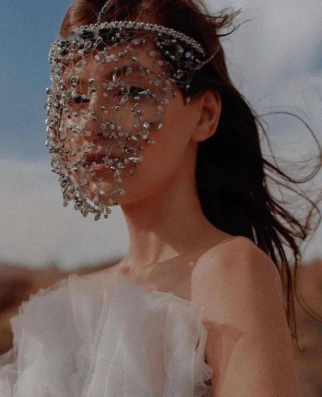 夸张的流苏面部饰品，俄罗斯珠宝设计师品牌Get Man Jewelry致力于“离谱和古怪”，闪耀而别致_设计的_风格_Man