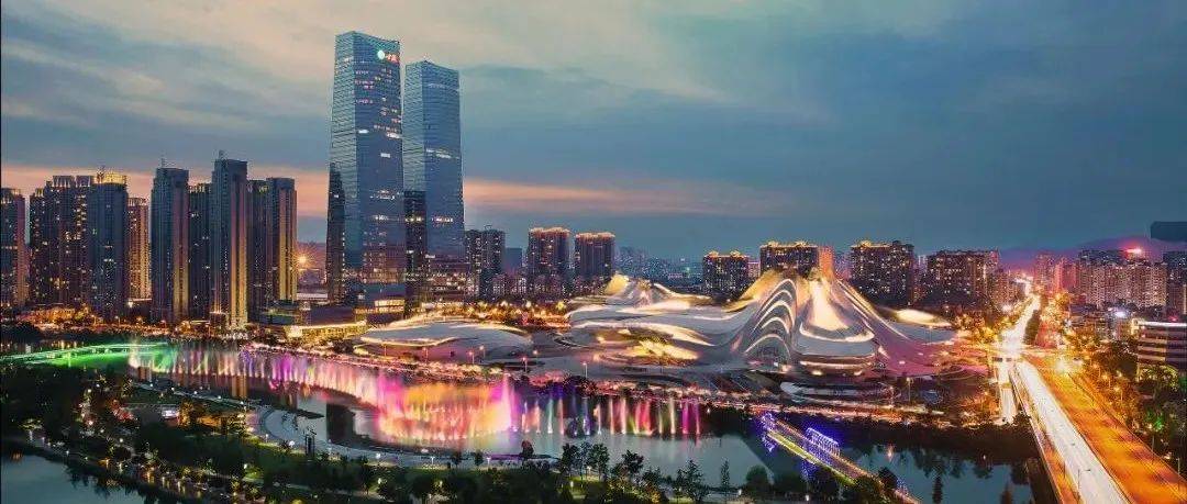 半月谈点赞!新区大学生思政课好听带劲管用 丁峰 团队 课堂