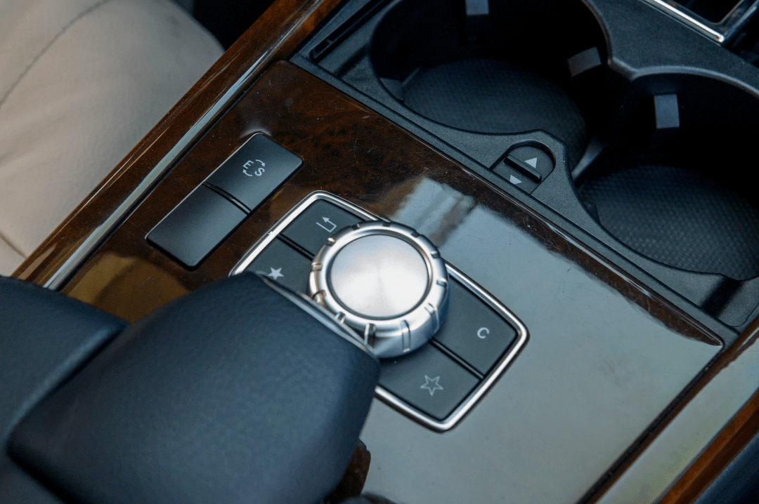 【路试笔记】3.8万公里的二手奔驰E320L，双涡轮V6还带四驱_搜狐汽车_搜狐网