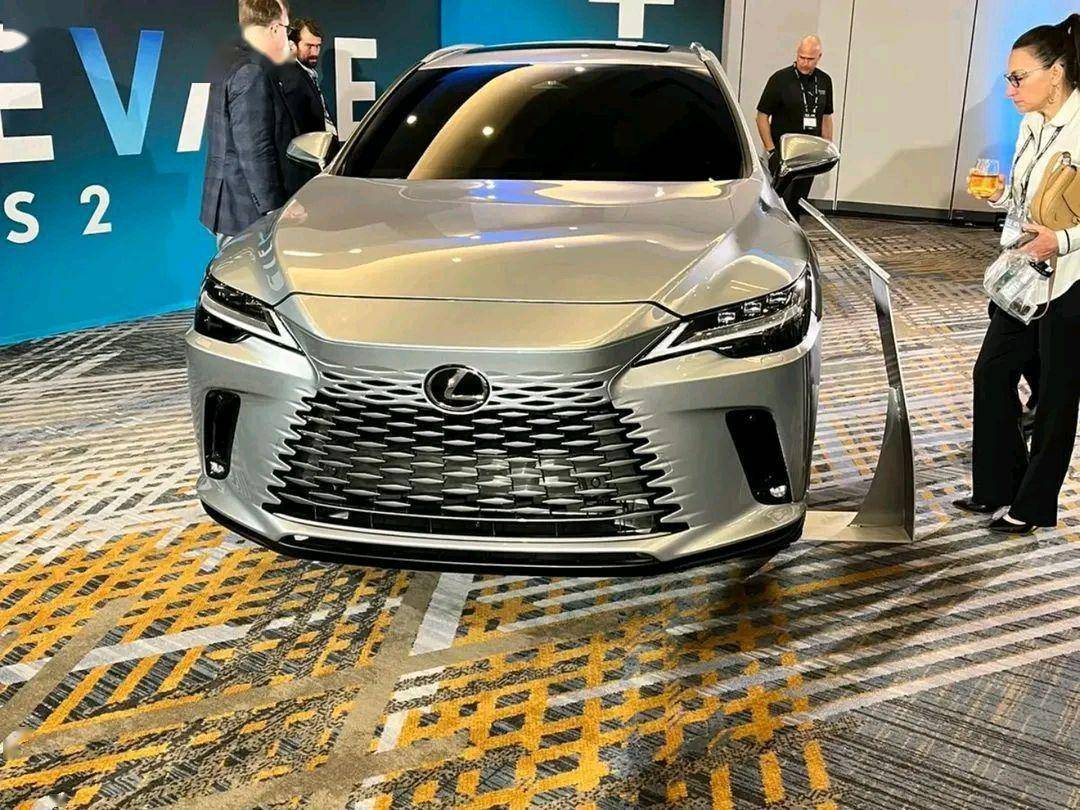 首批新款雷克萨斯RX亮相，2.4T+8AT，动感犀利，竞争宝马X5_搜狐汽车_搜狐网