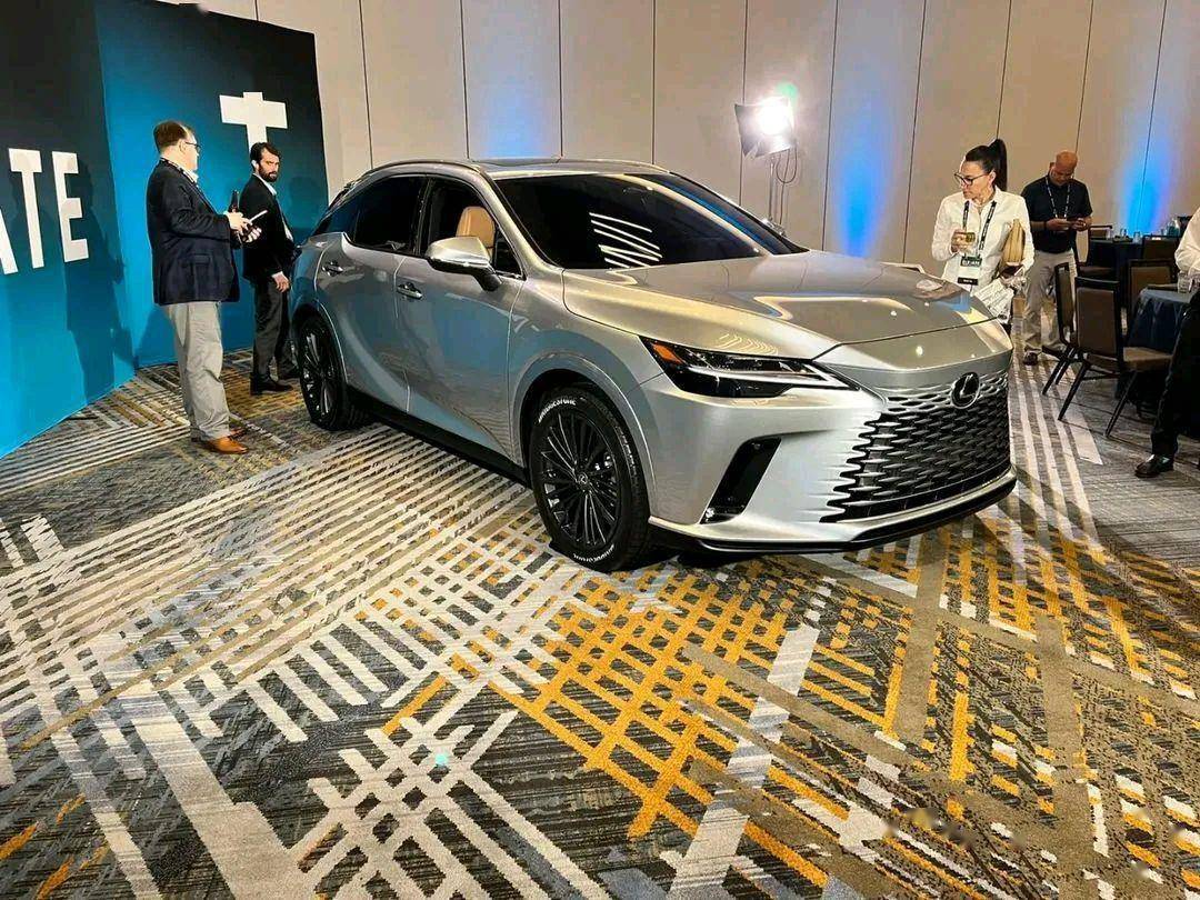 首批新款雷克萨斯RX亮相，2.4T+8AT，动感犀利，竞争宝马X5_搜狐汽车_搜狐网