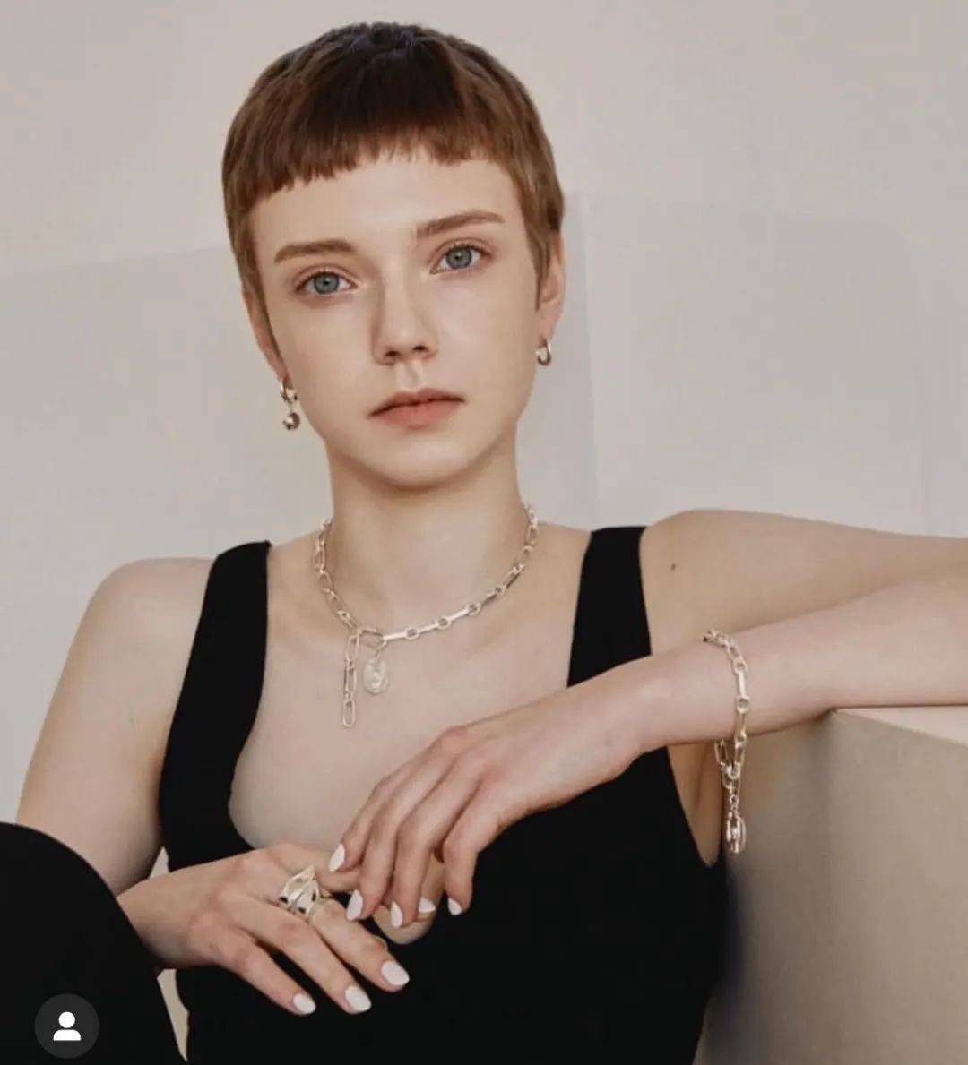 失踪6个月后终于露面，揭开“人间精灵”背后的内幕！_Rike_Chloe_公司