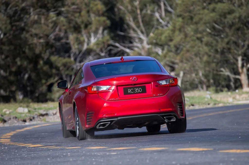 F战斗力的进化之二，京商雷克萨斯RC350 F Sport模型试玩_搜狐汽车_搜狐网