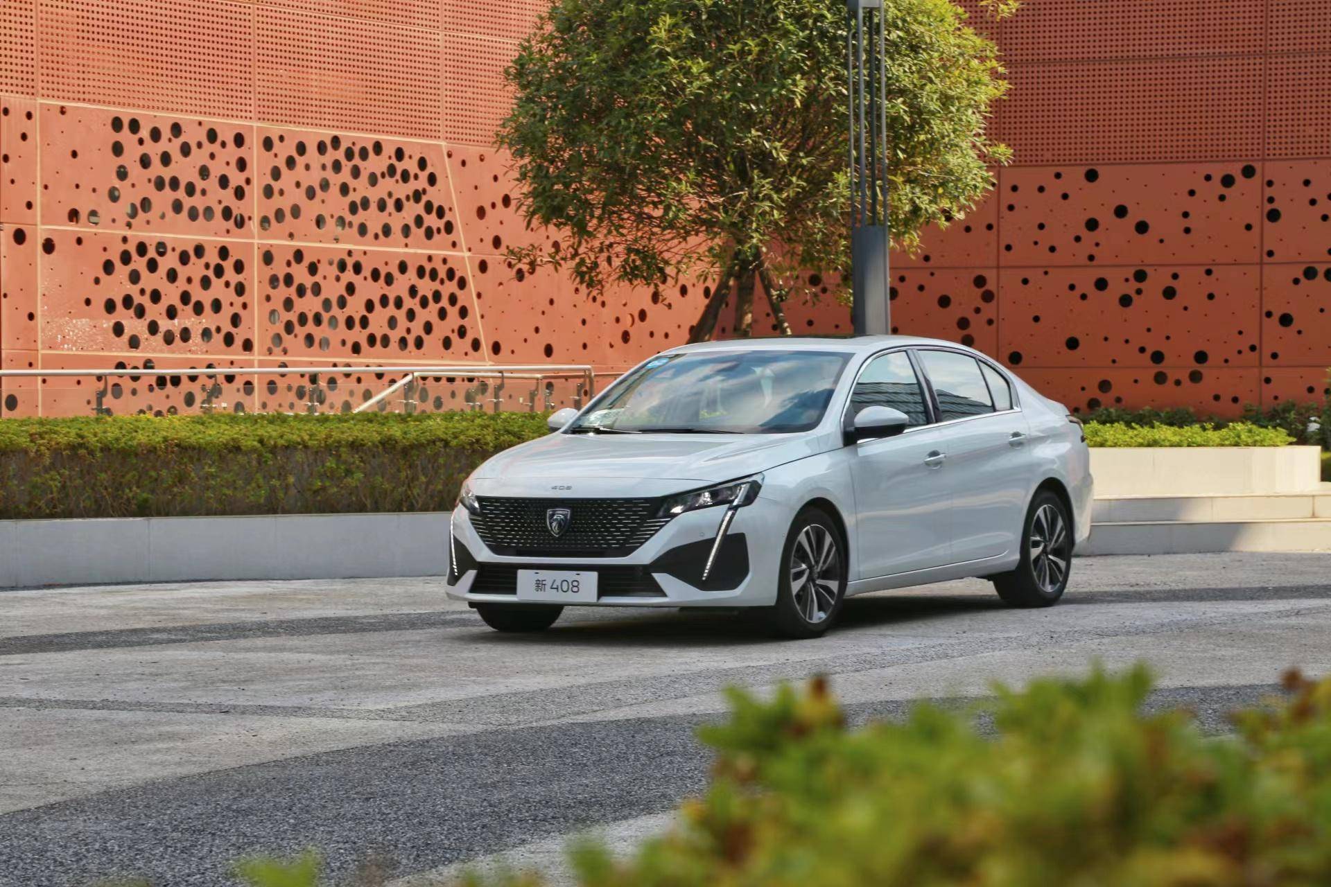 试驾全新标致408：法系精品轿车，1.6T+6AT带来高水准驾控体验_搜狐汽车_搜狐网