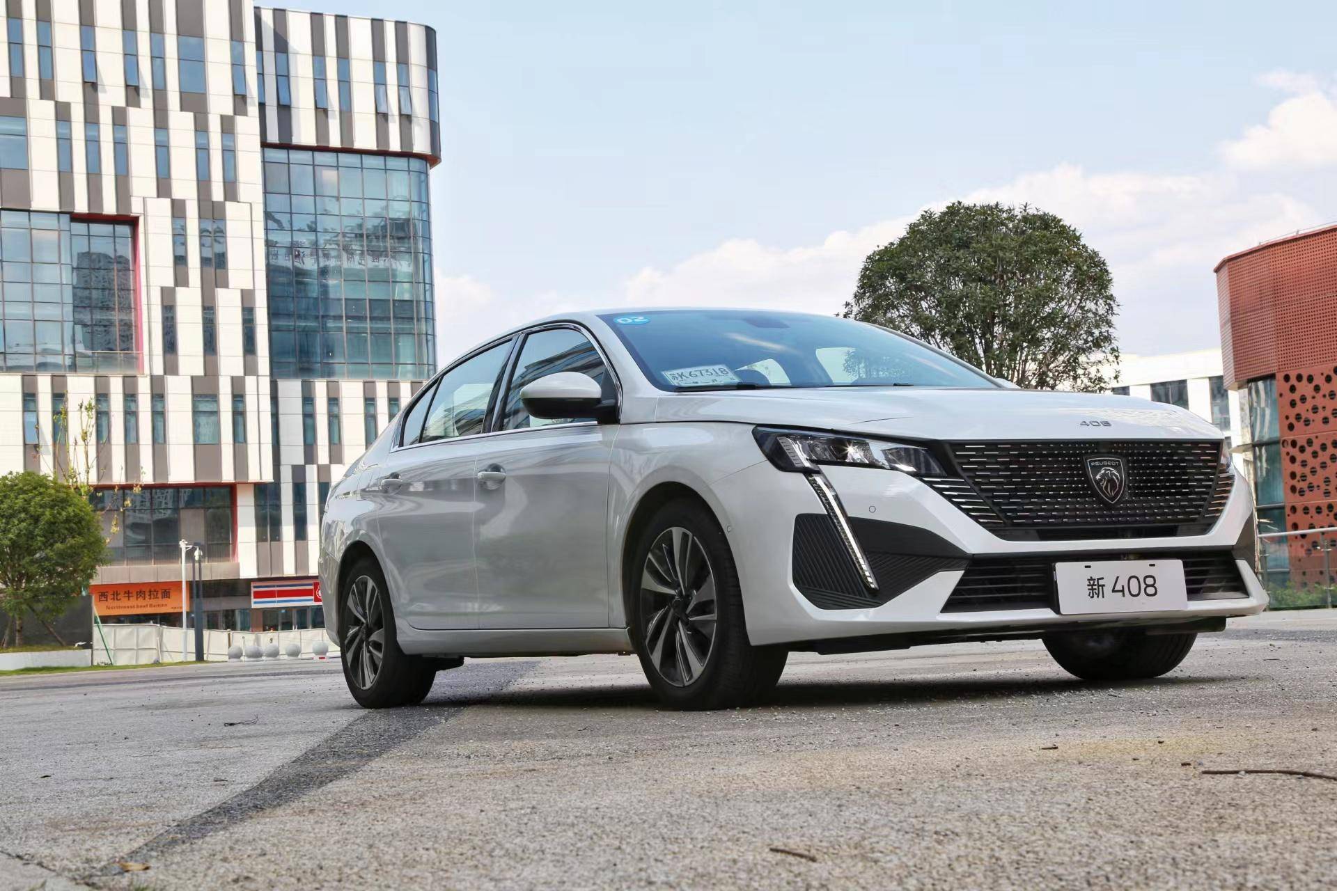 试驾全新标致408：法系精品轿车，1.6T+6AT带来高水准驾控体验_搜狐汽车_搜狐网