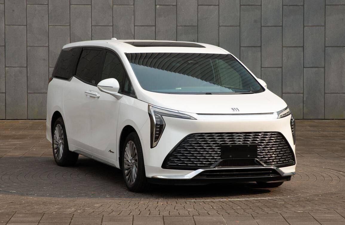 别克GL8世纪实车曝光，全新LOGO+两种前脸，搭载2.0T+48V轻混_搜狐汽车_搜狐网