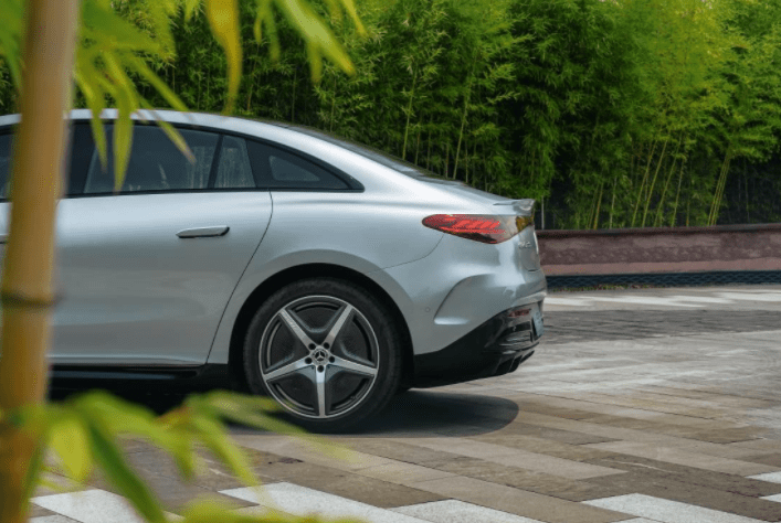 EQE正式发售，52.8万起步纯电平台打造，能否让奔驰再战百年？_搜狐汽车_搜狐网