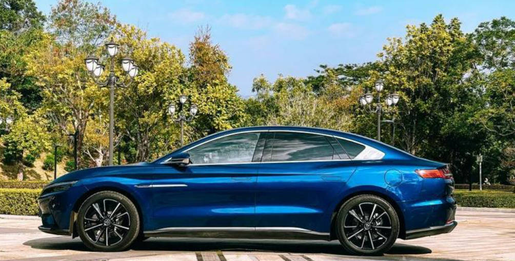 国产新能源追逐赛，比亚迪汉EV对比新款红旗E-QM5 PLUS_搜狐汽车_搜狐网