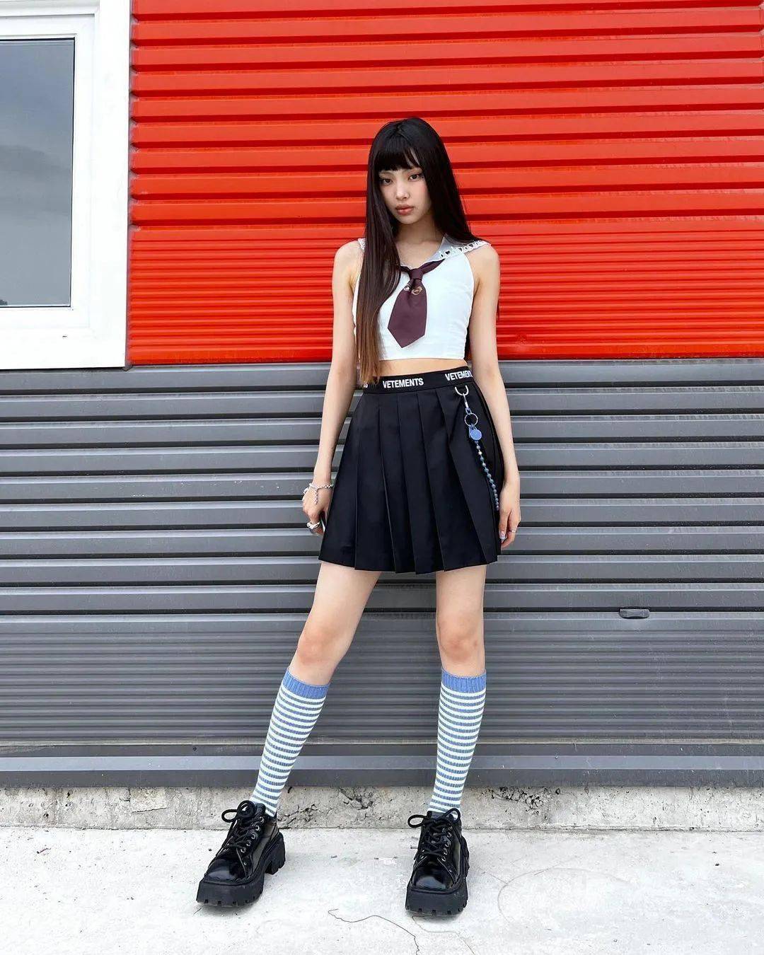 00后的社交“考点”——NewJeans_专辑_设计_概念