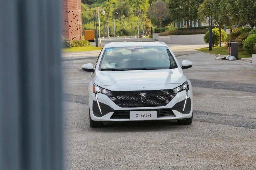 试驾全新标致408：法系精品轿车，1.6T+6AT带来高水准驾控体验_搜狐汽车_搜狐网