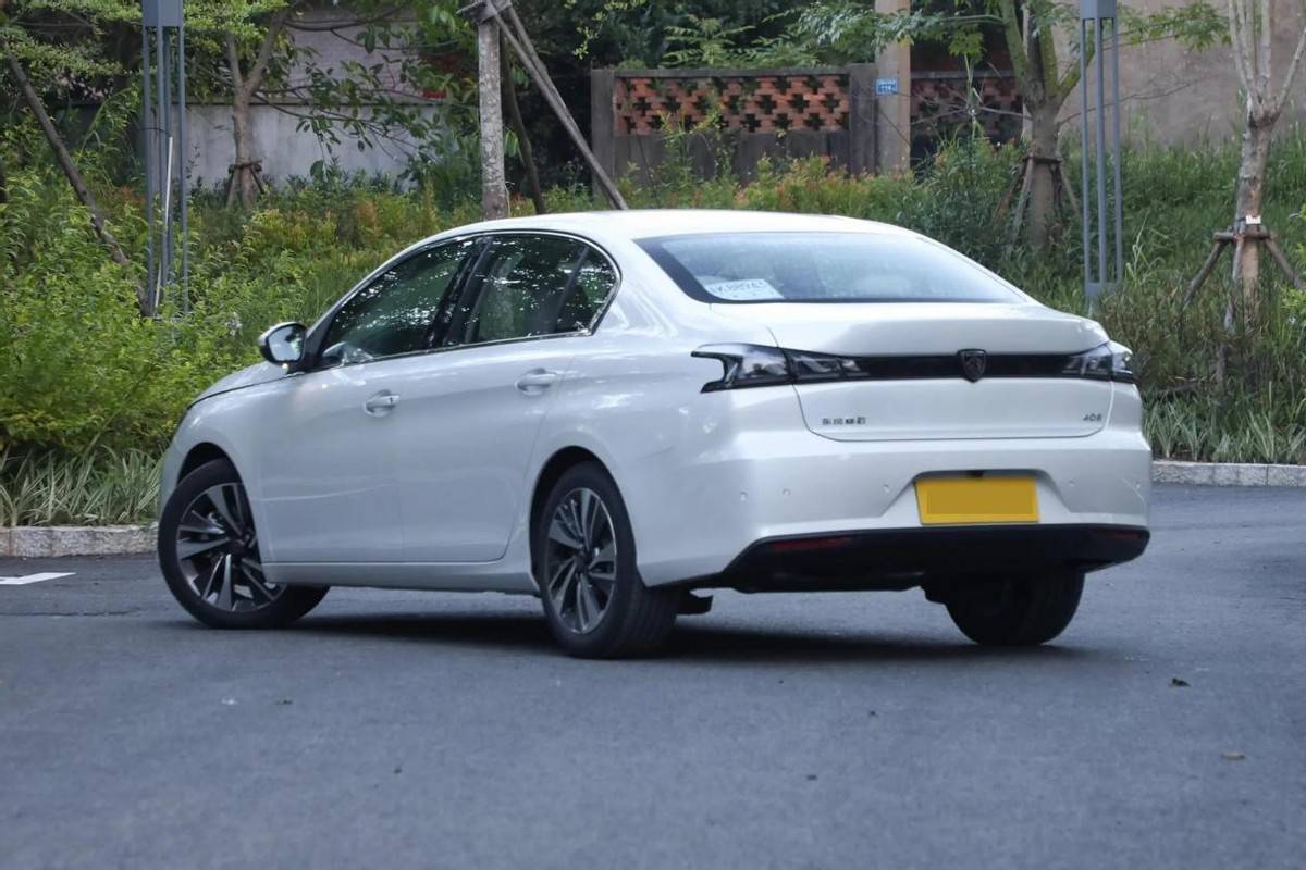 法系车开窍了？标致408标配1.6T+6AT，带真皮座椅，顶配12万出头_搜狐汽车_搜狐网