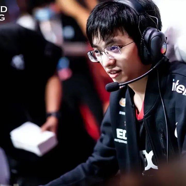 外网热议EDG让二追三RNG晋级世界赛，RNG怎么一点长进都没有_Scout_FoFo_Jiejie