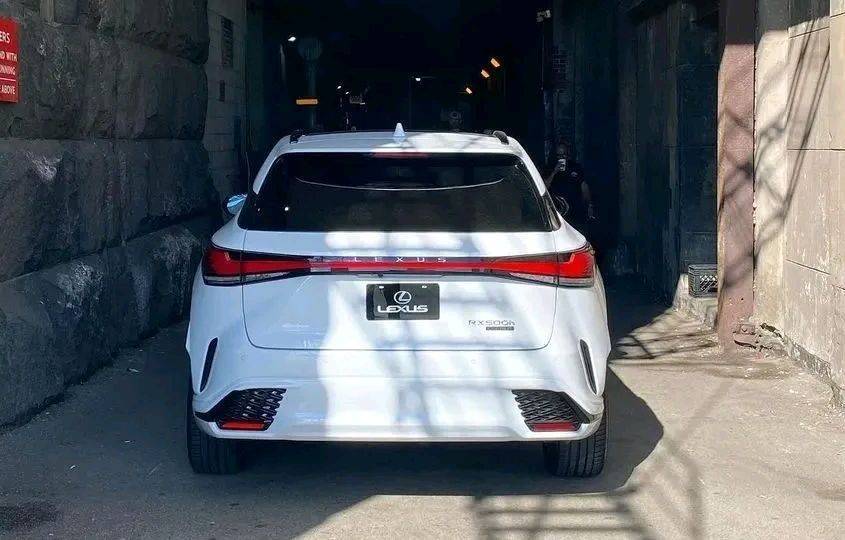 气场媲美奔驰GLE，雷克萨斯高颜值SUV亮相，2.4T+运动套件，霸气_搜狐汽车_搜狐网