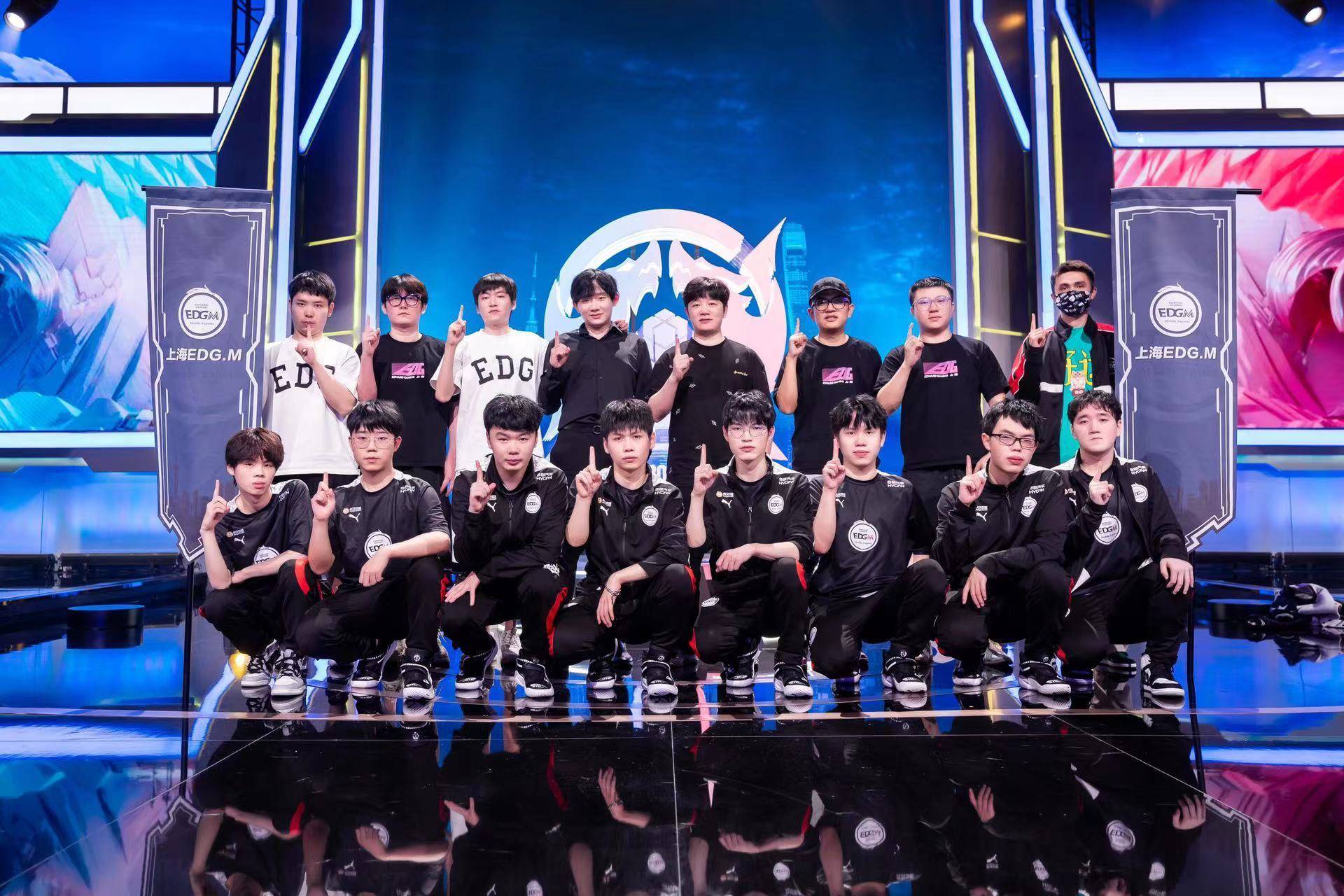 专访｜哭过笑过茫然过，一支上海电竞战队的1002天蛰伏_风花_季后赛_队伍