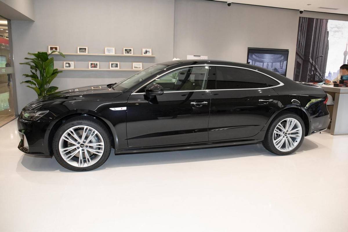 3.0TV6发动机+主动空气悬架，上汽奥迪A7L又快又稳_搜狐汽车_搜狐网