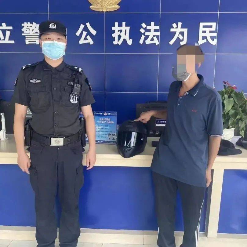 荆门黄某某（黑衣男子，有前科），在运动公园一小区旁…_头盔_摩托车_王先生