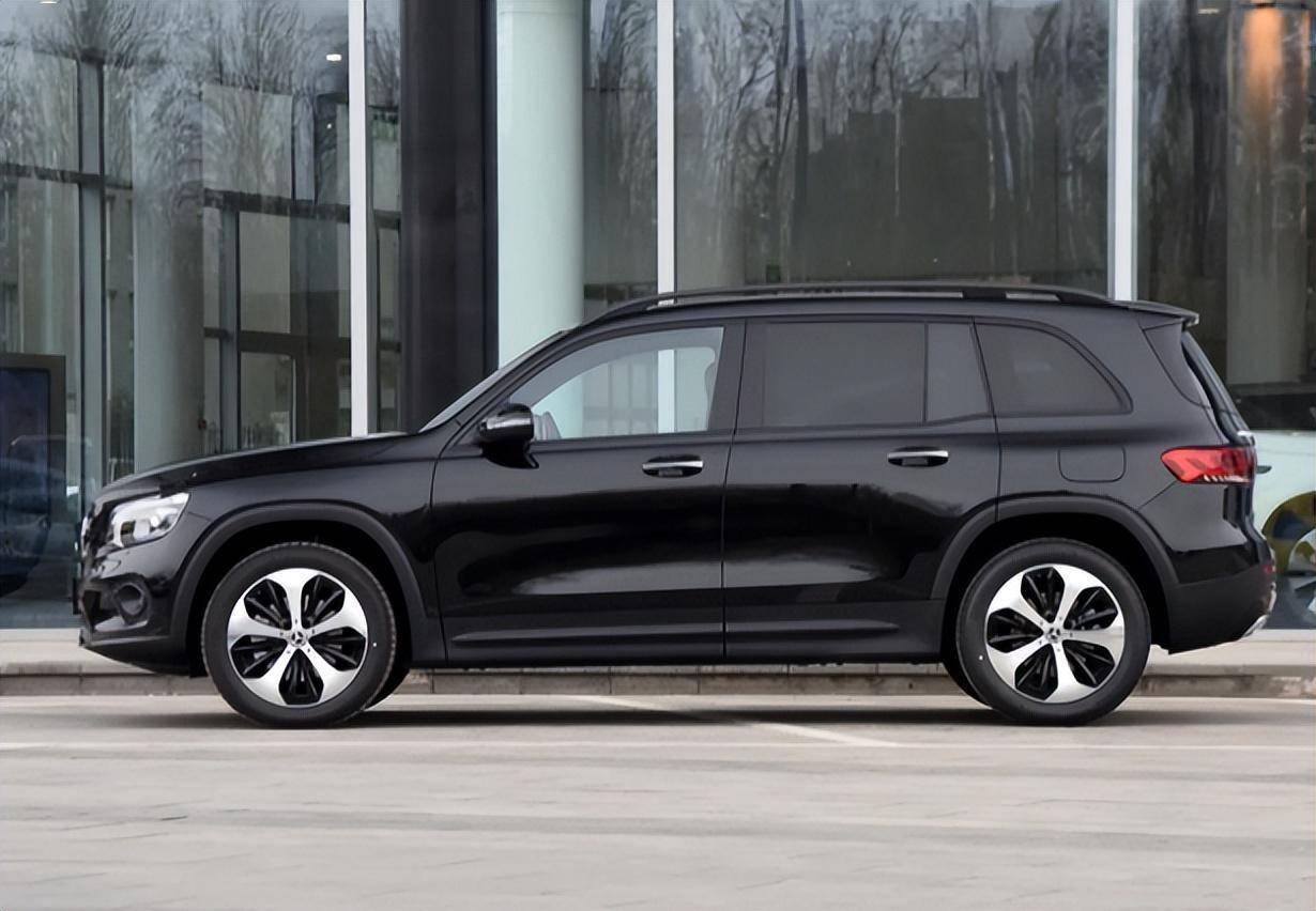 奔驰新款GLB涨价上万元，帮你分析花30万买1.3T值不值？_搜狐汽车_搜狐网