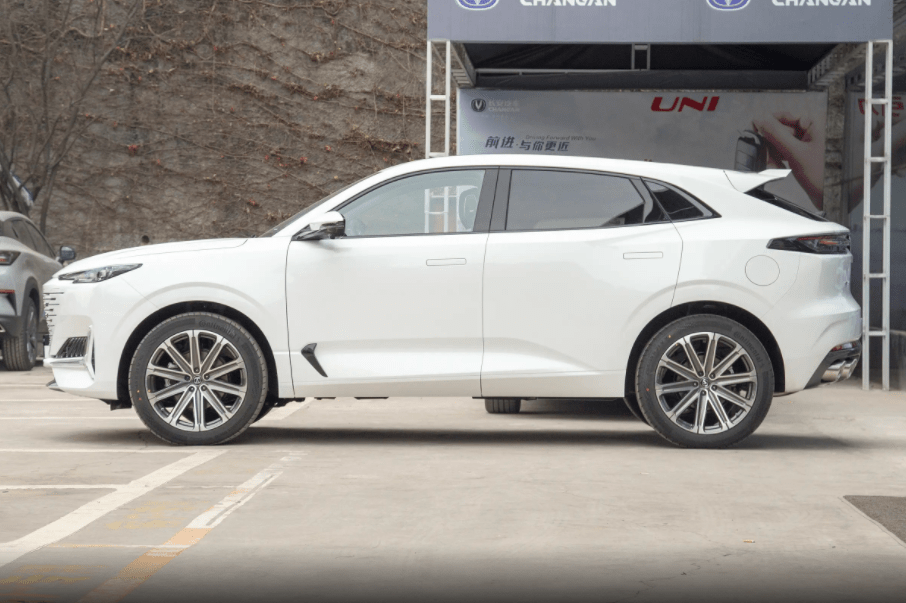 长安终于稳了，全系2.0T配8AT，14.59万起，UNI-K到底多能打？_搜狐汽车_搜狐网