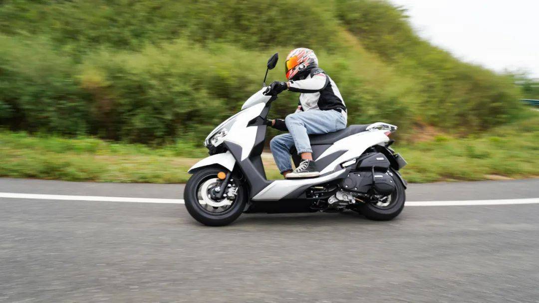 125踏板新玩法—大阳VRS125摩智测评_搜狐汽车_搜狐网