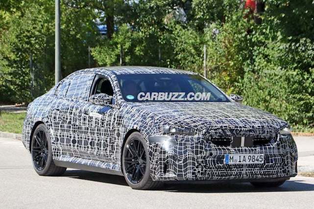 G90 BMW M5 首次使用量产车身进行窥探_搜狐汽车_搜狐网